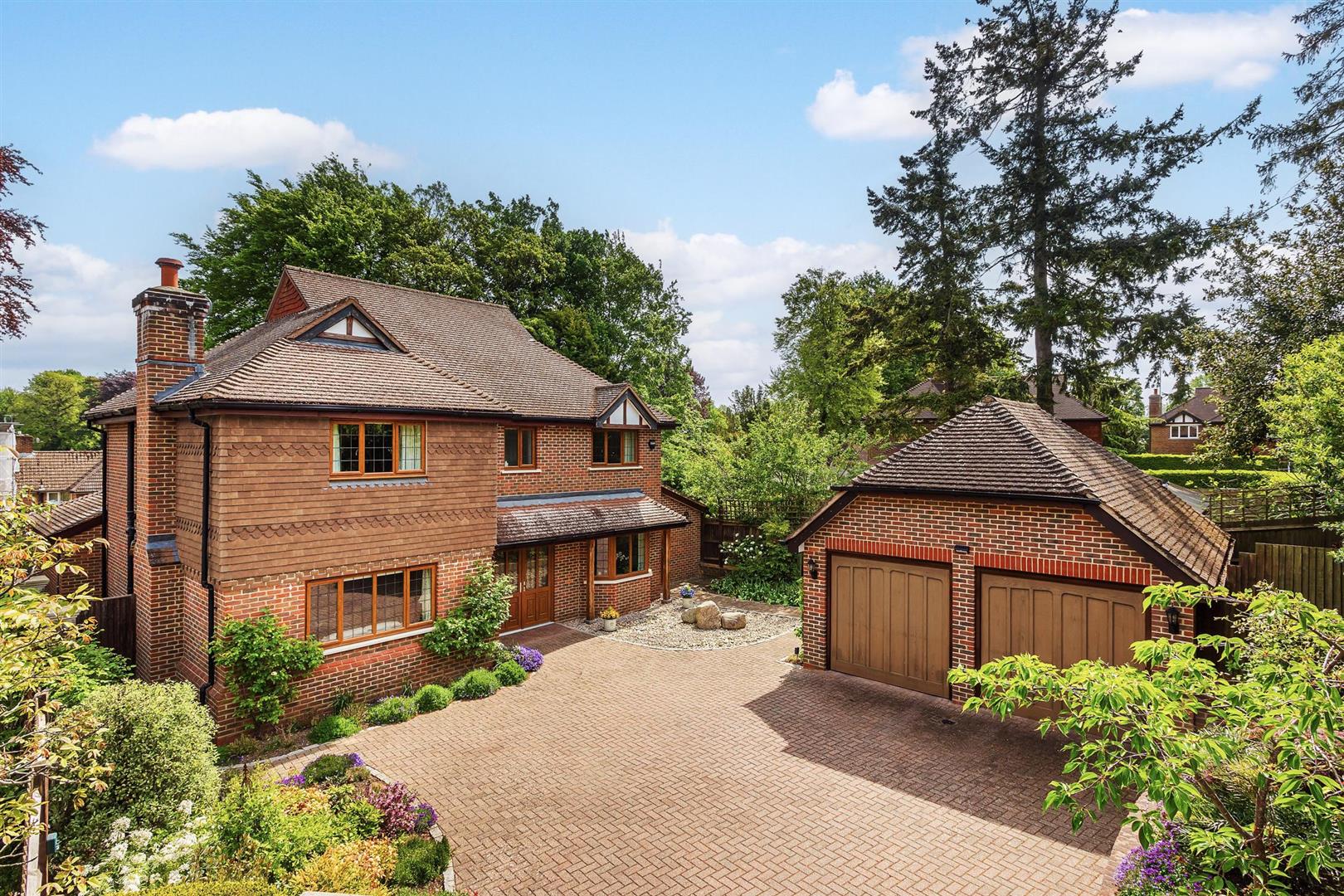 MAPLE GROVE, GREAT BOOKHAM, KT23 | Patrick Gardner