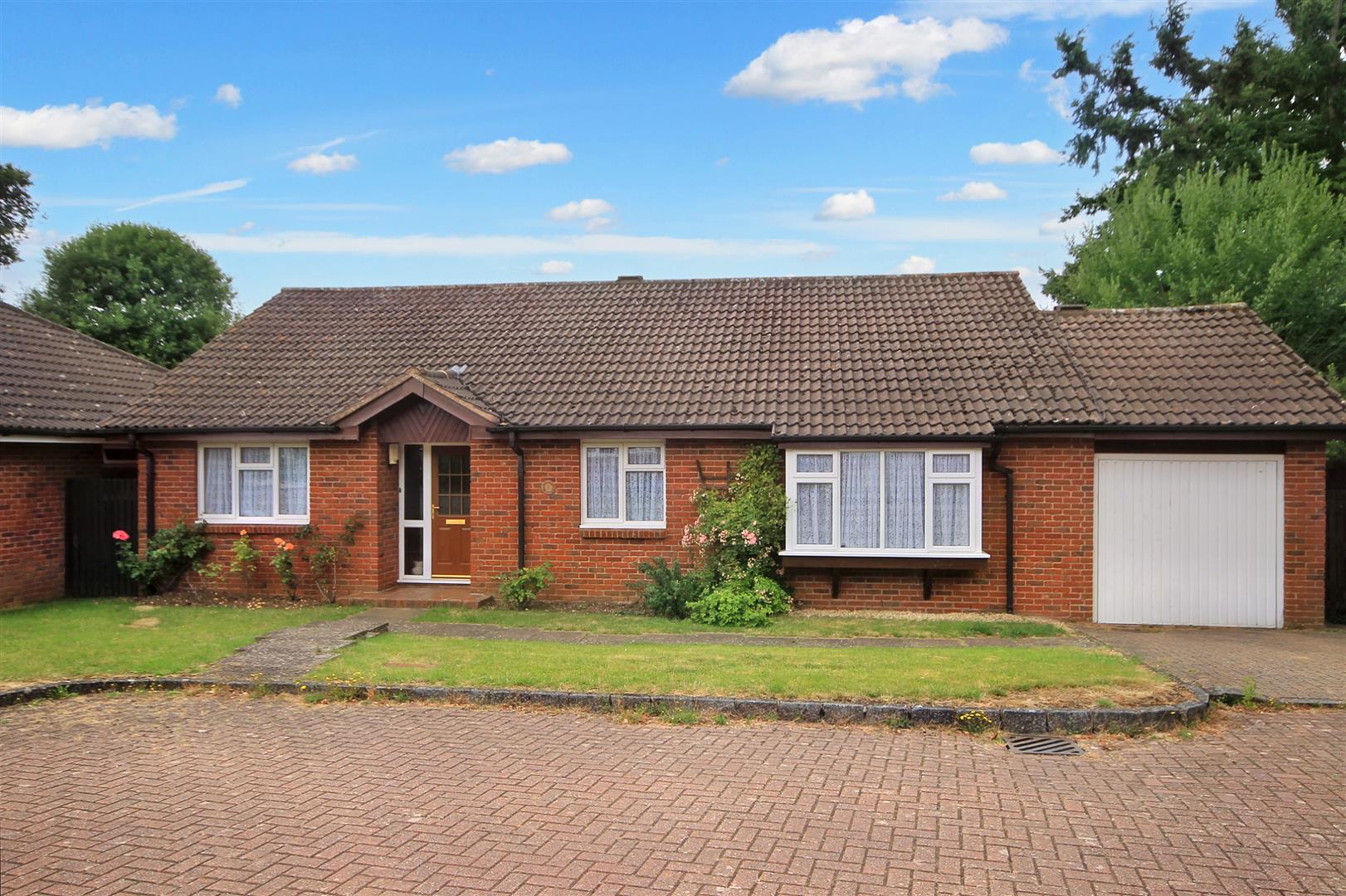 HUNTSMANS CLOSE, FETCHAM, KT22 | Patrick Gardner