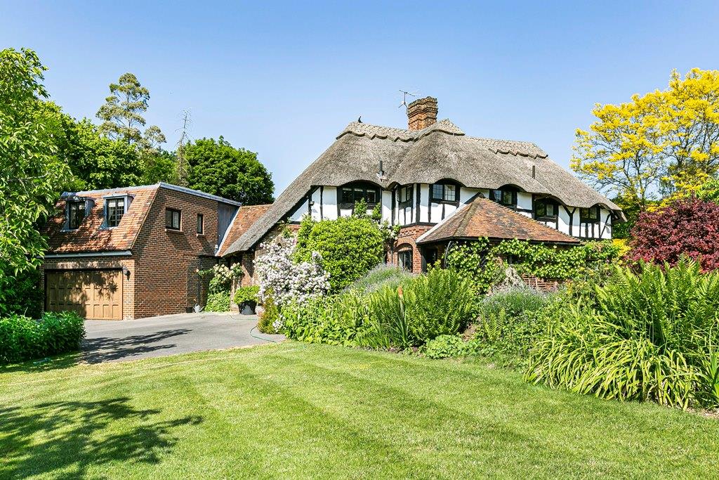 THE DOWNS, GIVONS GROVE, LEATHERHEAD, KT22 | Patrick Gardner