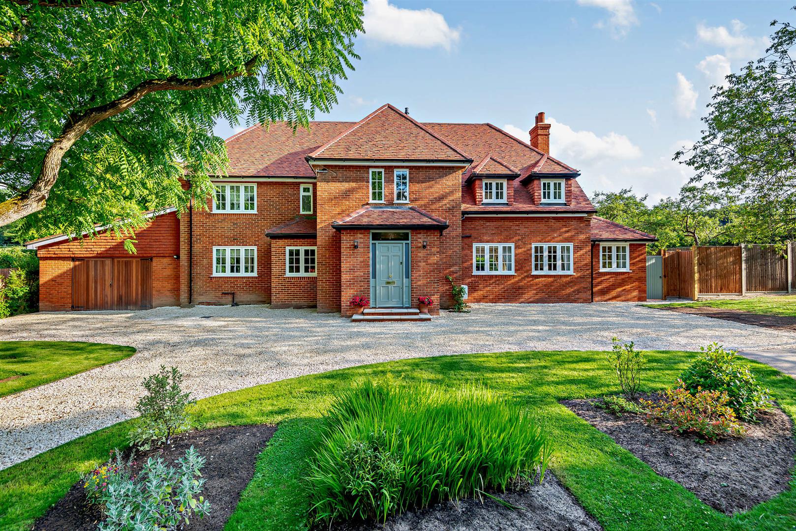 CUNLIFFE CLOSE, HEADLEY, KT18 | Patrick Gardner