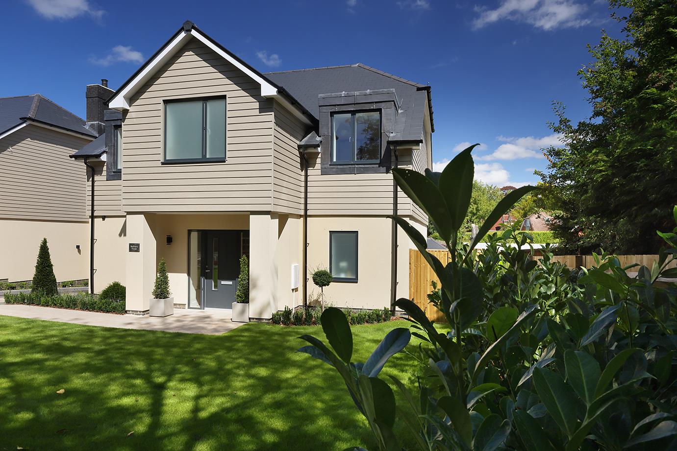 KENNEL LANE, FETCHAM KT22 | Patrick Gardner