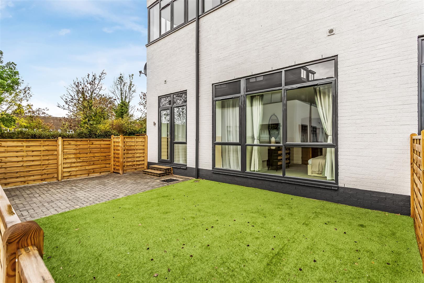 LEATHERHEAD KT22 | Patrick Gardner