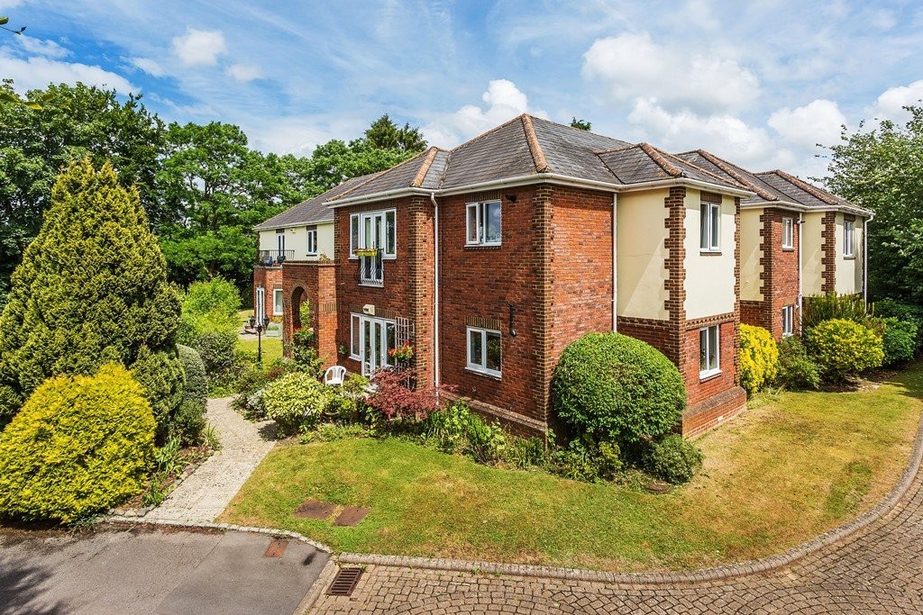 GARLANDS ROAD, LEATHERHEAD KT22 | Patrick Gardner