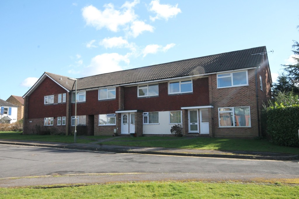 RUSSELL COURT, LEATHERHEAD KT22 | Patrick Gardner