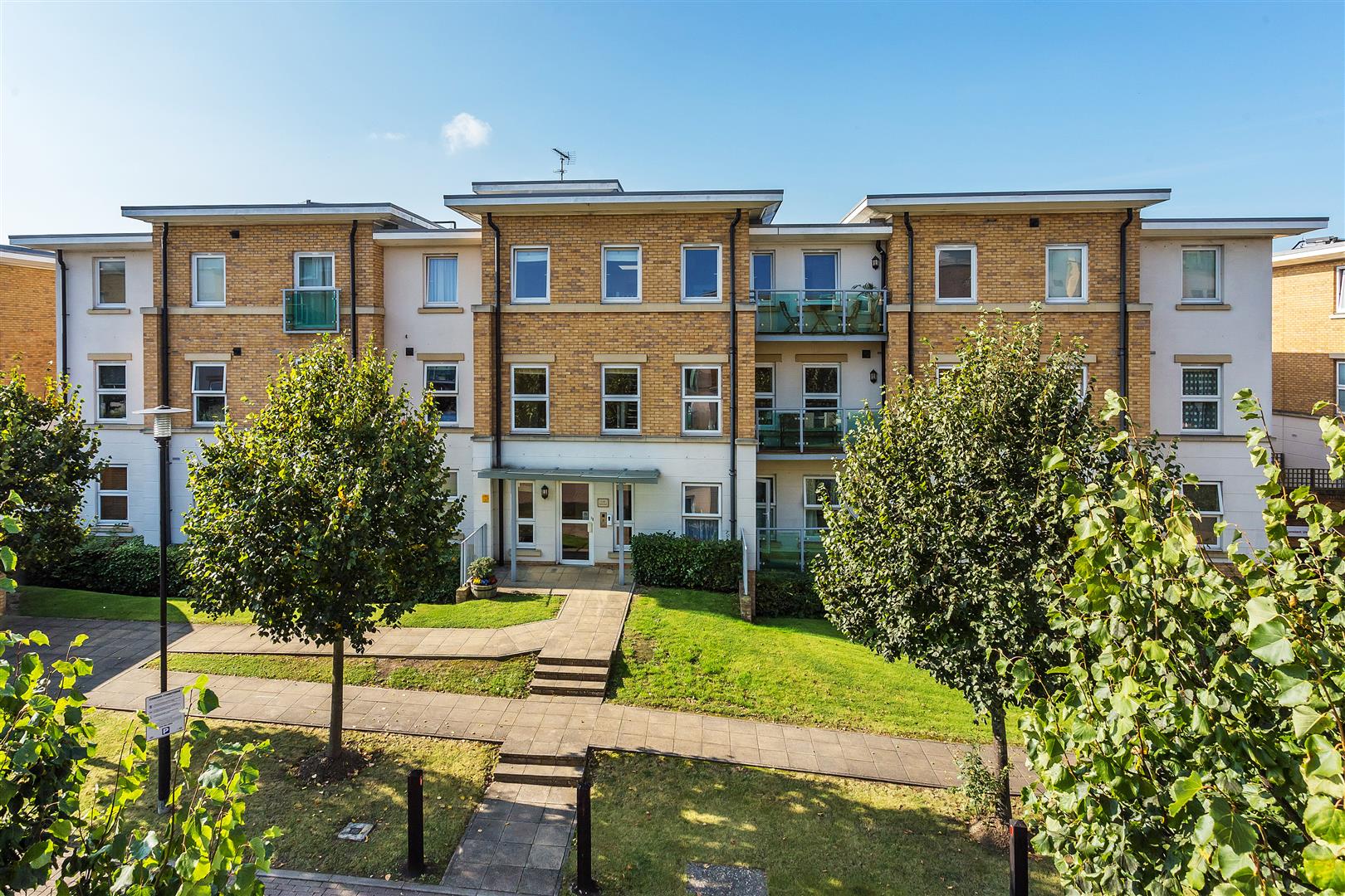 HIGHBURY DRIVE, LEATHERHEAD, KT22 | Patrick Gardner