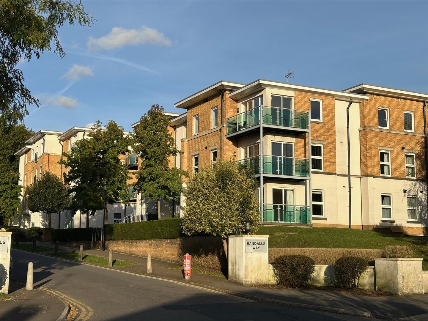 LEWIS COURT, LEATHERHEAD, KT22 | Patrick Gardner