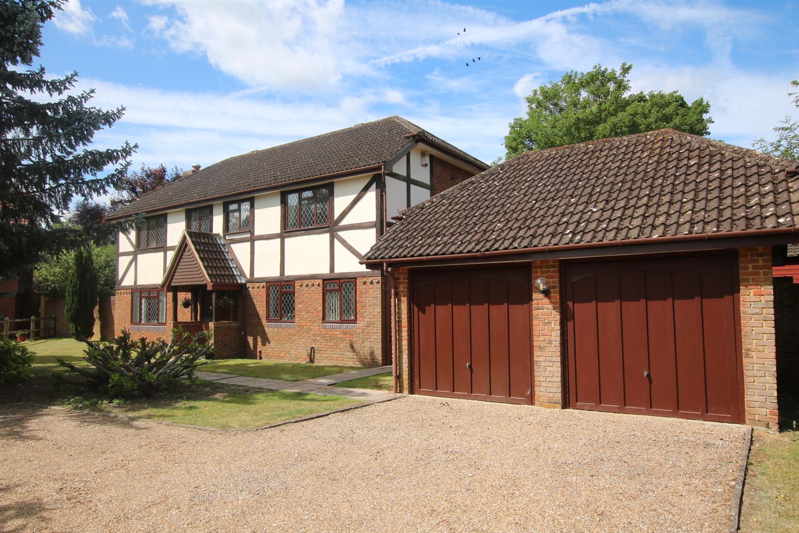 OFF THE MOUNT, FETCHAM, KT22 | Patrick Gardner