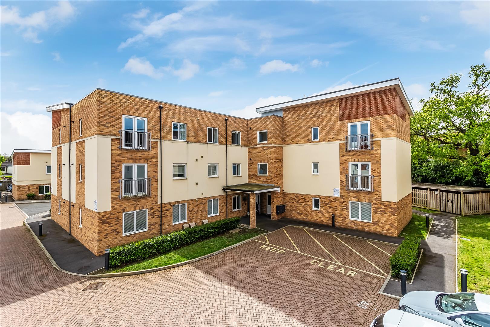 THORNTON CLOSE, LEATHERHEAD, KT22 | Patrick Gardner