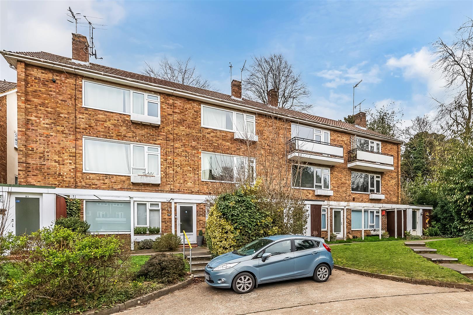 LINDEN COURT, LEATHERHEAD, KT22 | Patrick Gardner