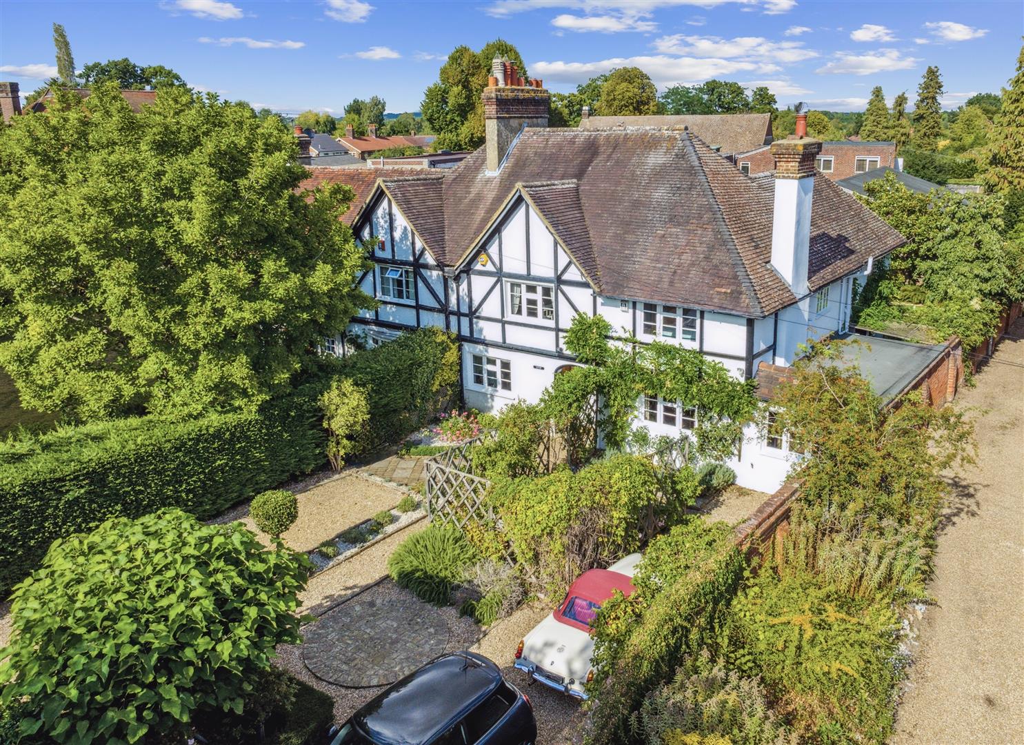 THE OLD STREET, FETCHAM, KT22 | Patrick Gardner